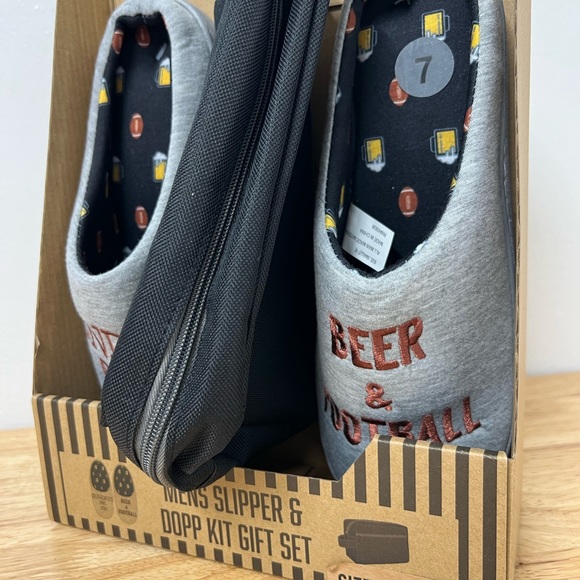 Shoes | Mens Slipper Dopp Kit Gift Set Size 7 New | Poshmark